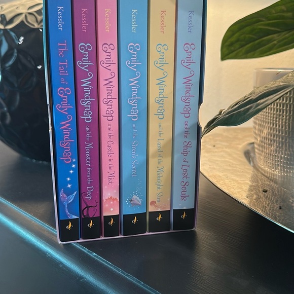 emily windsnap | Other | Emily Windsnap Books Set By 6 Liz Kessler Kids ...